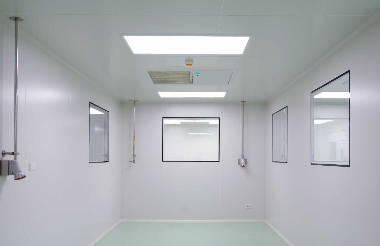 Terra Universal Cleanrooms